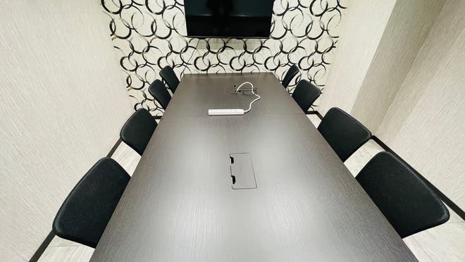 【¥880/30分!目黒駅東口徒歩1分】モニター・フリードリンク付き8名会議室(Room B)※予約時間前は入室不可の写真4