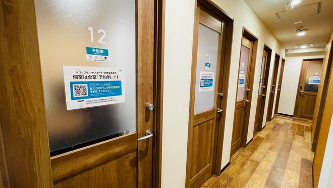 【¥660/1時間!目黒駅東口徒歩1分】モニター・フリードリンク付き1名個室(ブース11)※予約時間前は入室不可の写真2