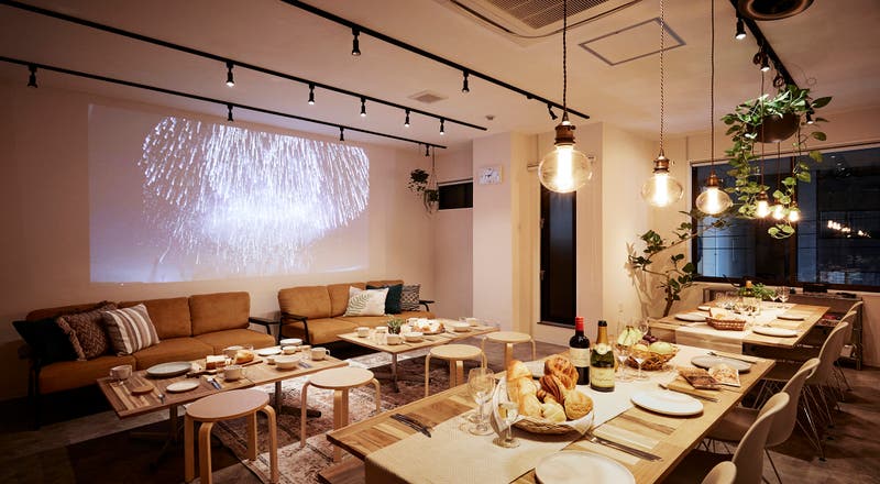 【三条駅3分】25名着席可🙆‍♀️大画面150㌅スクリーン🎥飲食持込🆗24H🌃歓送迎会にいかがですか？