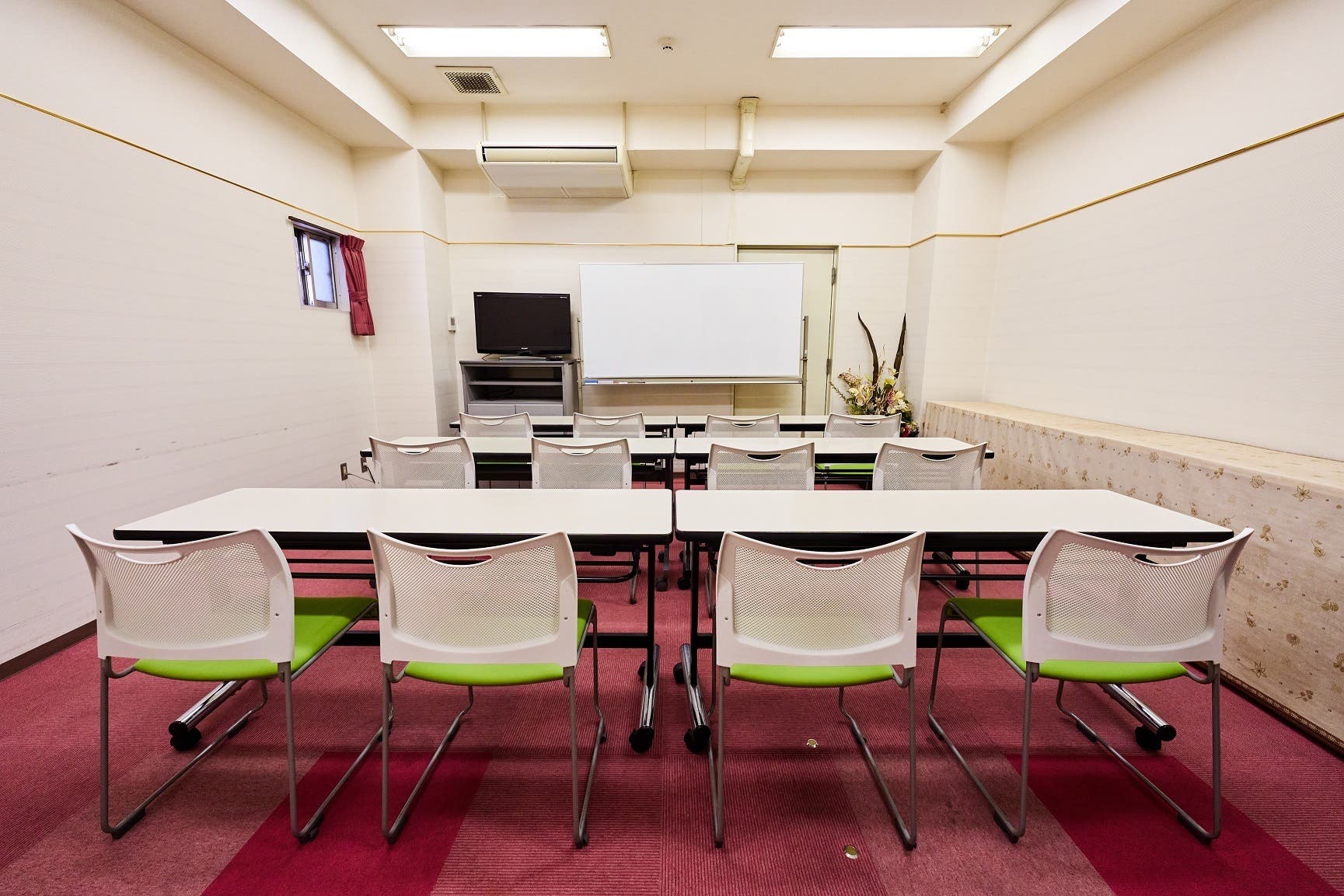 講座開催・会議・学習・フリースペースとしてご使用ください。ホテルの中にありますので、安心してお過ごいただけます。の写真2