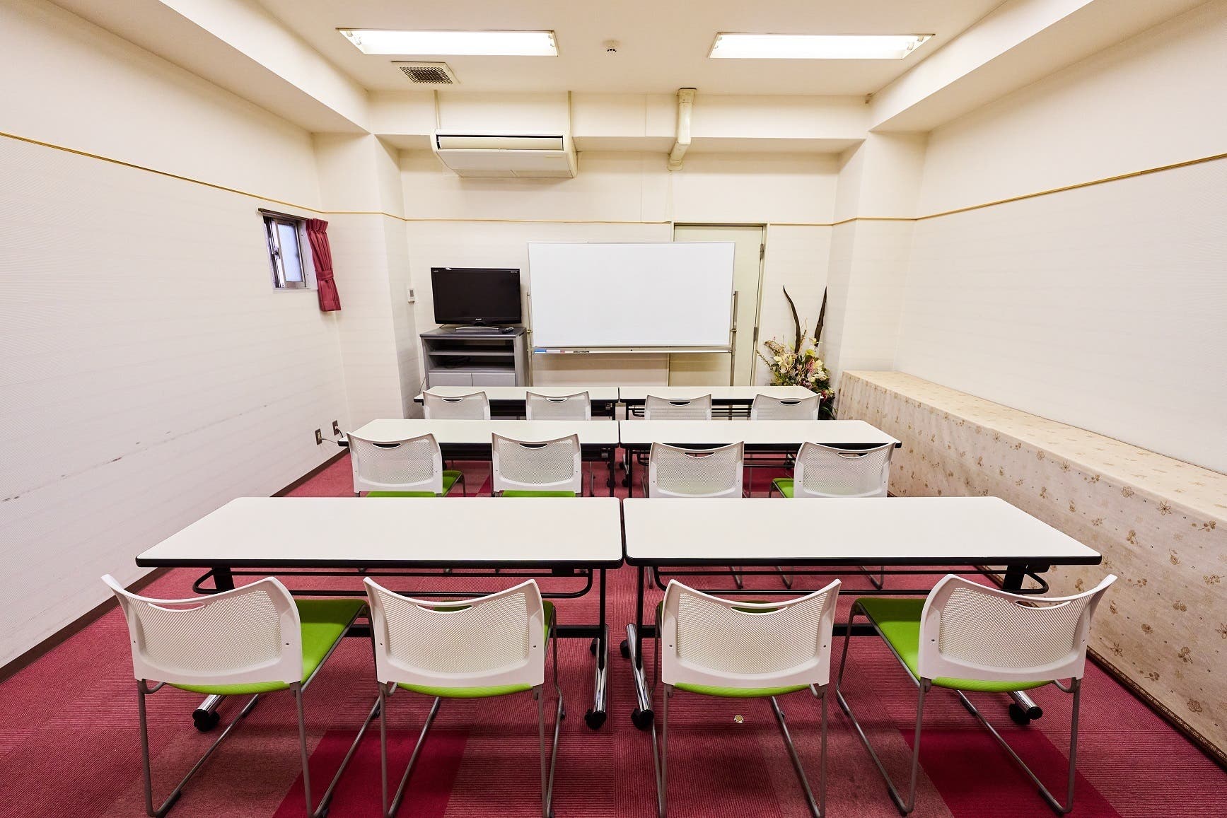 講座開催・会議・学習・フリースペースとしてご使用ください。ホテルの中にありますので、安心してお過ごいただけます。の写真3