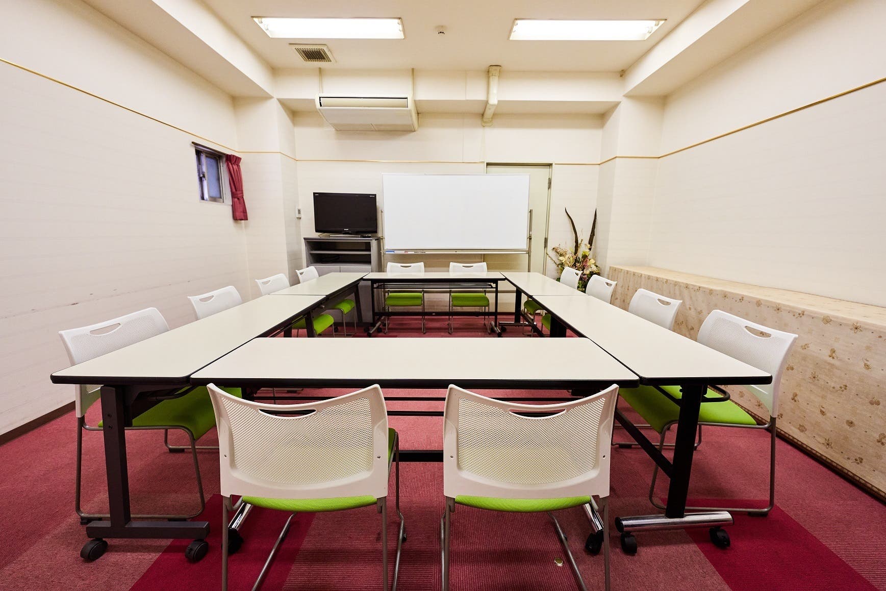 講座開催・会議・学習・フリースペースとしてご使用ください。ホテルの中にありますので、安心してお過ごいただけます。の写真4