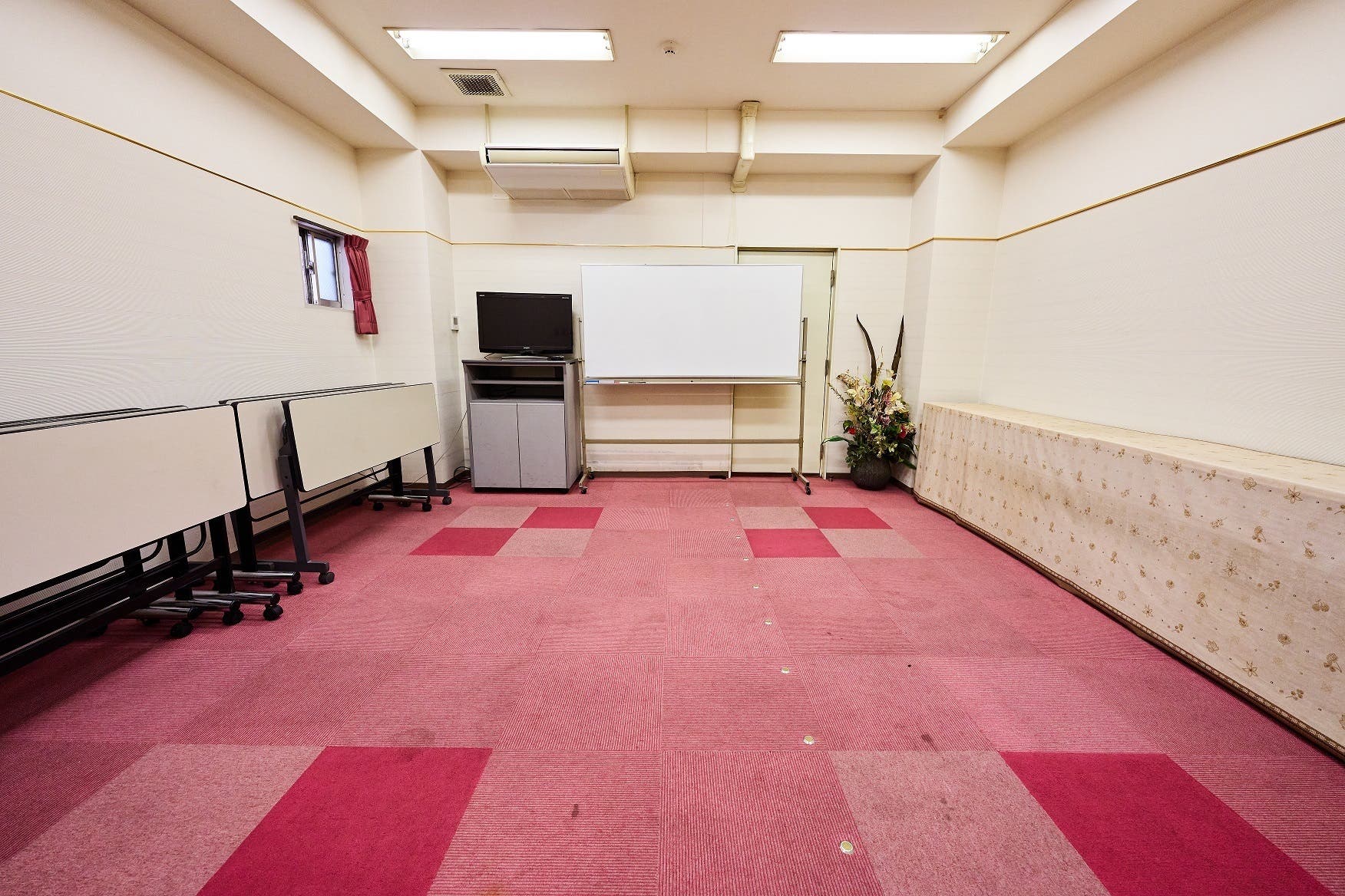 講座開催・会議・学習・フリースペースとしてご使用ください。ホテルの中にありますので、安心してお過ごいただけます。の写真6
