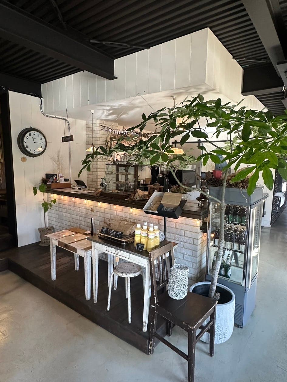 築50年の建物をリノベーションしたアンティークカフェの写真7