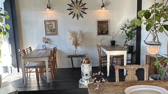 築50年の建物をリノベーションしたアンティークカフェの写真8