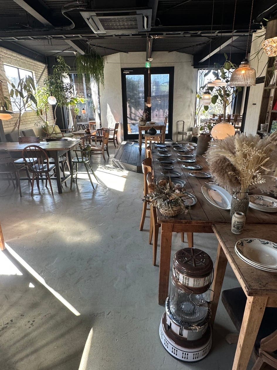 築50年の建物をリノベーションしたアンティークカフェの写真11