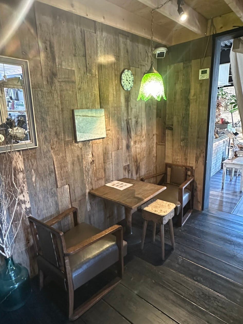築50年の建物をリノベーションしたアンティークカフェの写真14