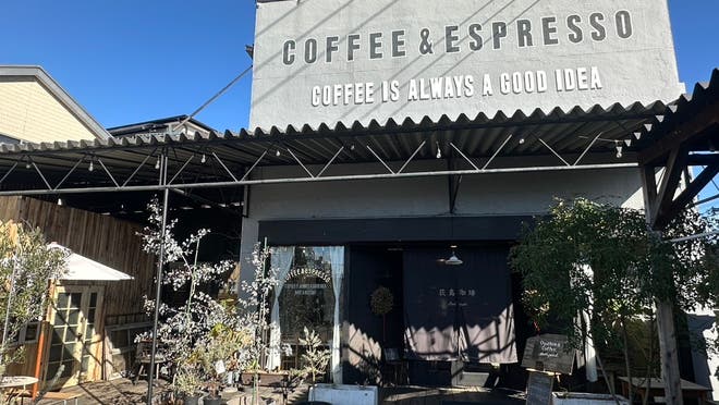 築50年の建物をリノベーションしたアンティークカフェの写真4