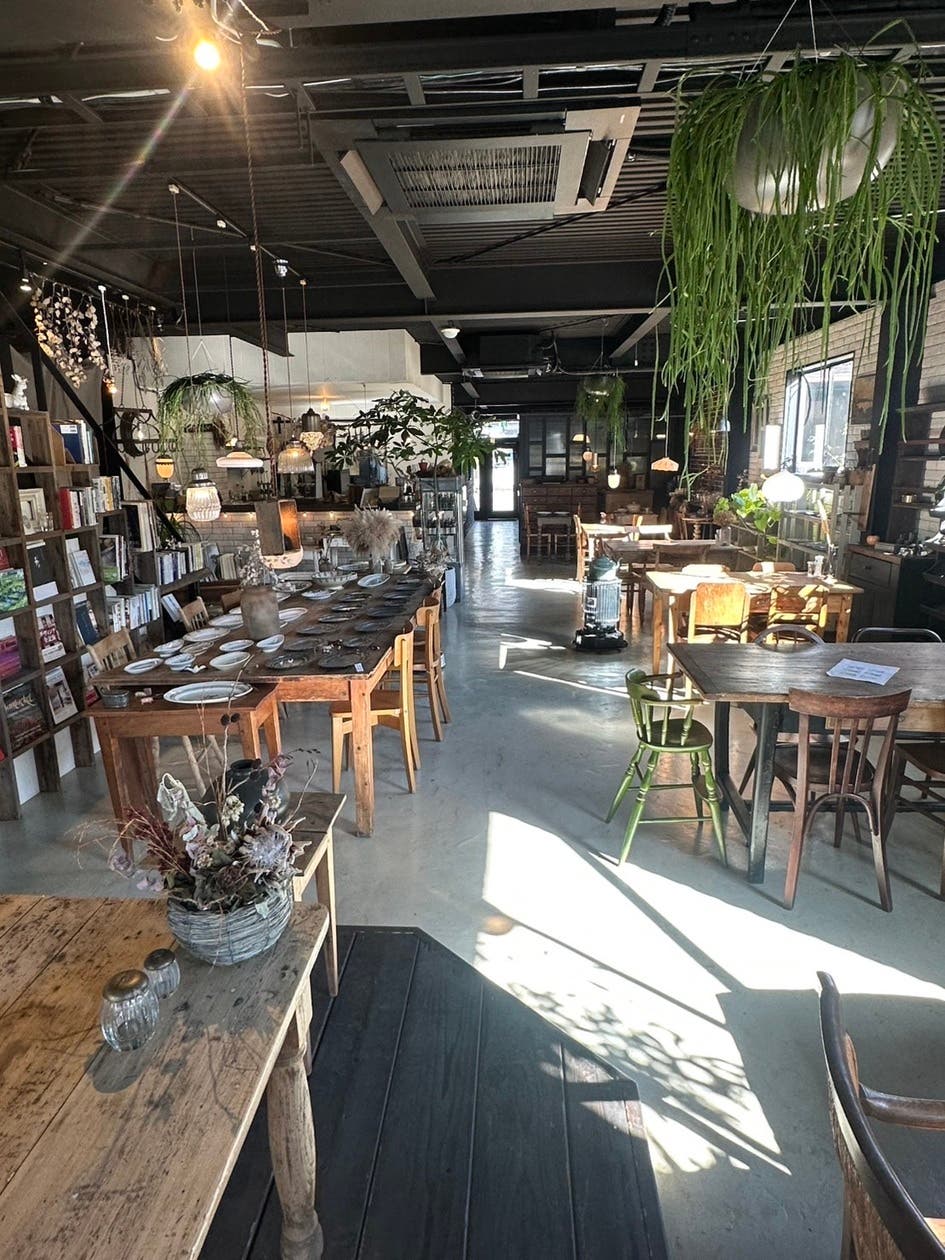 築50年の建物をリノベーションしたアンティークカフェの写真5