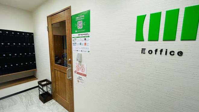 【¥660/1時間!目黒駅東口徒歩1分】モニター・フリードリンク付き1名個室(ブース16)※予約時間前は入室不可の写真4