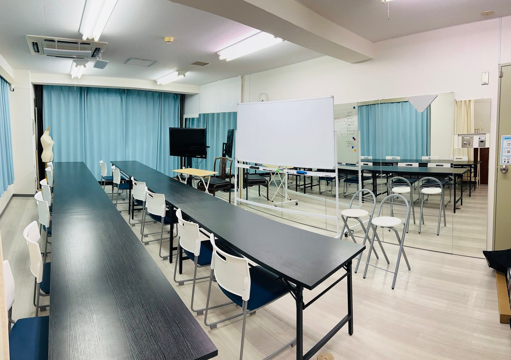 【鏡幅6.8ｍ・御堂筋線、阪急線駅近】教室利用おススメの大きなレンタルスタジオ（楽器不可）の写真22