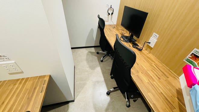 【¥660/30分!目黒駅東口徒歩1分】モニター・フリードリンク付き3名個室(ブース7)※予約時間前は入室不可の写真2