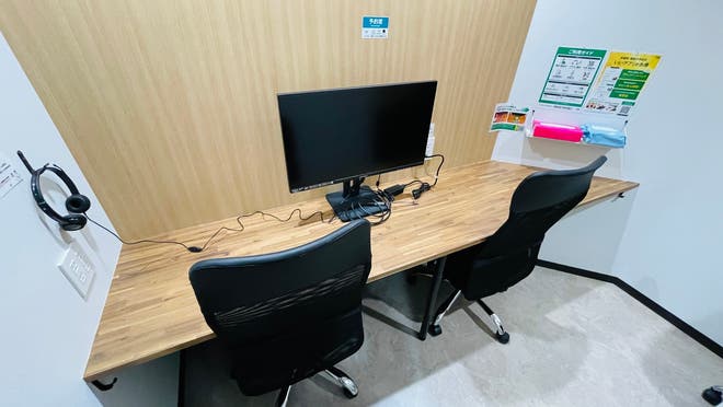 【¥660/30分!目黒駅東口徒歩1分】モニター・フリードリンク付き3名個室(ブース7)※予約時間前は入室不可の写真1