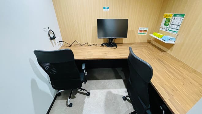 【¥550/30分!目黒駅東口徒歩1分】モニター・フリードリンク付き2名個室(ブース20)※予約時間前は入室不可の写真3