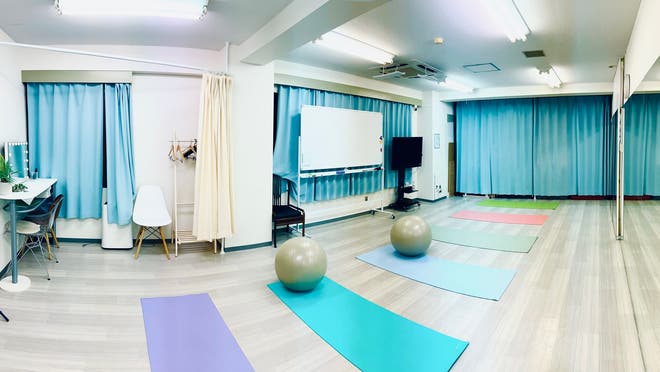 【鏡幅6.8m・御堂筋線、阪急線駅近】教室利用おススメの大きなレンタルスタジオ(楽器不可)の写真4