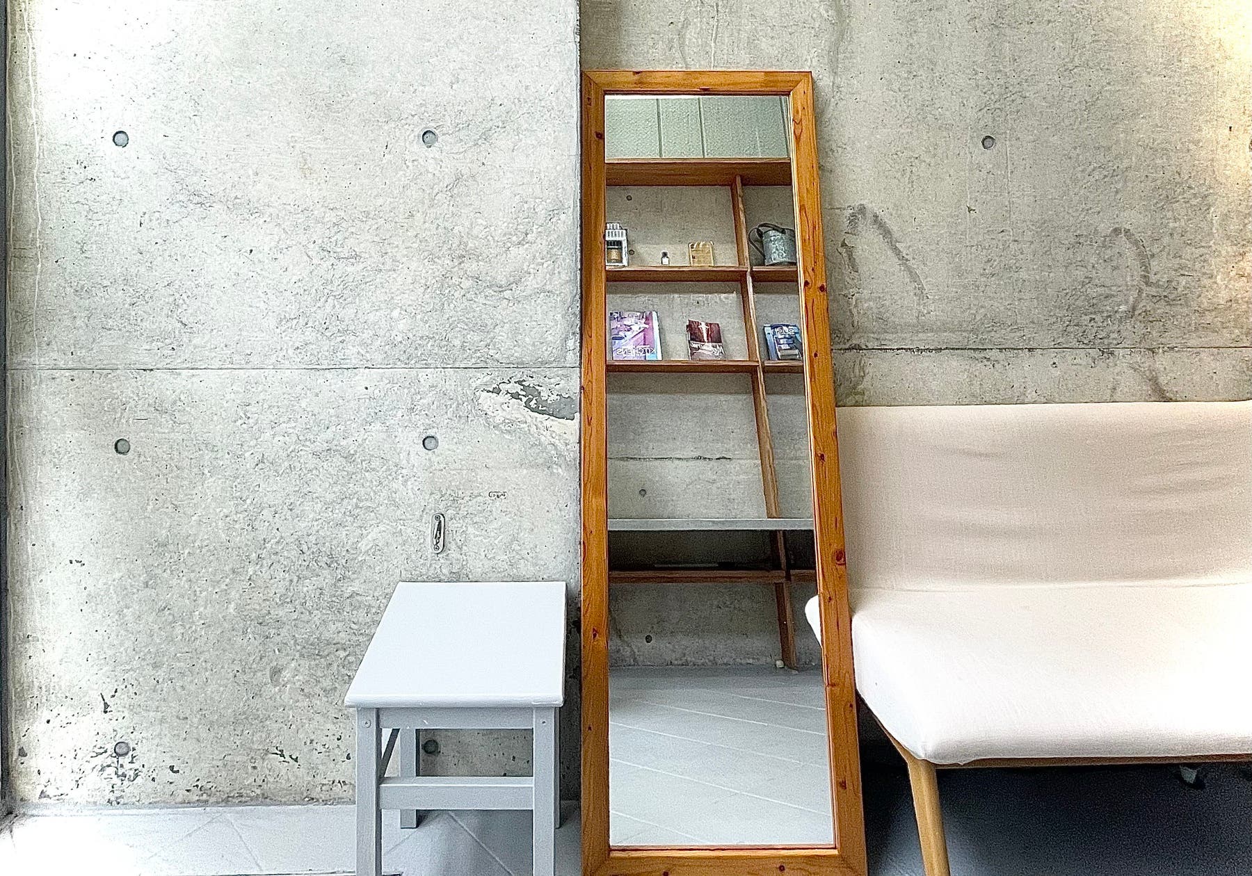 西新宿駅徒歩3分　新宿駅徒歩12分　スタジオ　新大久保　中野坂上　撮影　自然光　展示会　個展　ポートレートの写真5