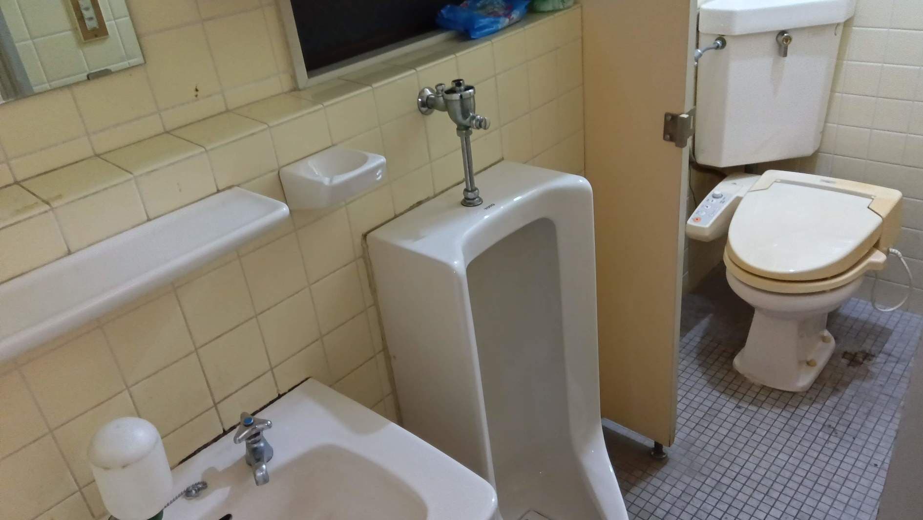 水道橋駅🚶1分🚃神保町駅🚶6分🚃シンプルな会議室 ☕貸し切り6930円～🎲最大15名👌モニター＆ホワイトボード充実の写真15