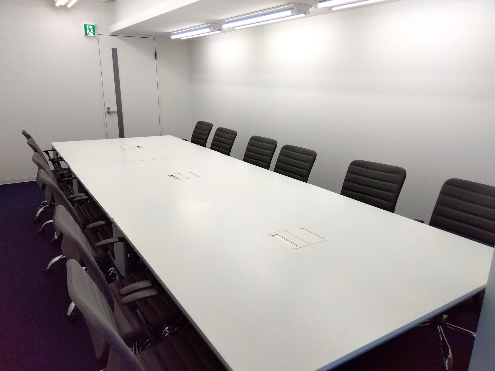 一日6,950円で利用可能。インボイス対応＆AI議事録体験で安心・効率的な会議を【roomA】の写真7