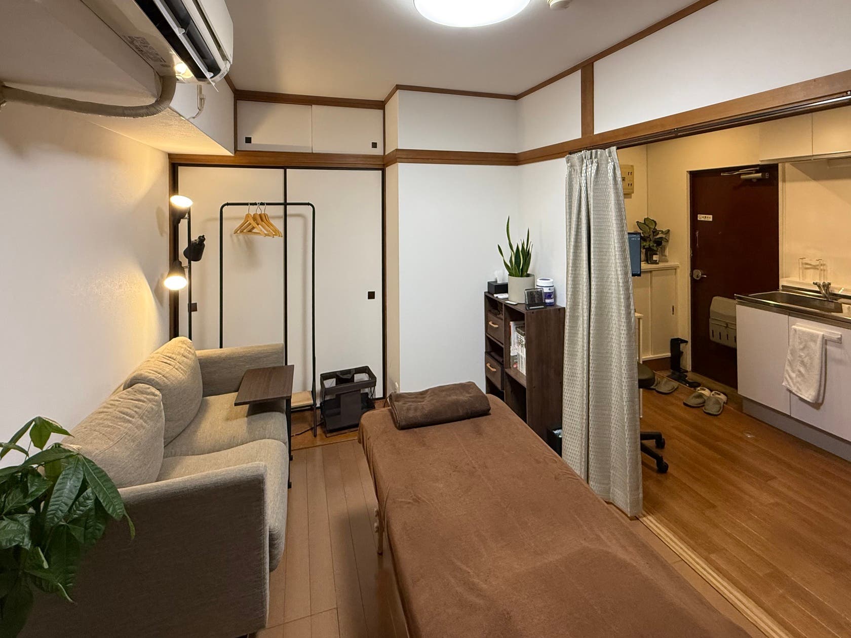 【OPEN価格】新宿御苑前駅から徒歩3分の場所での整体サロンの写真1