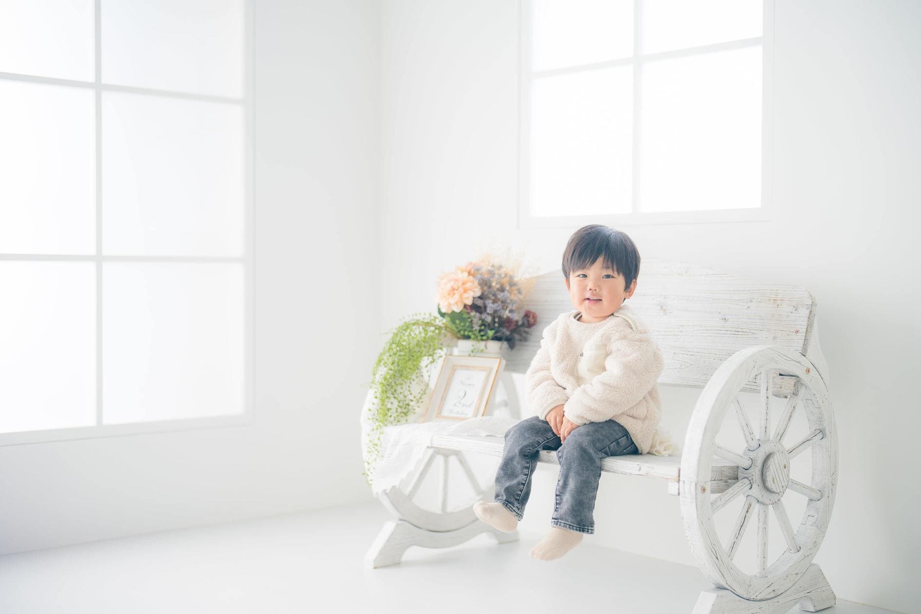 白を基調とした自然光豊かな撮影スタジオの写真9