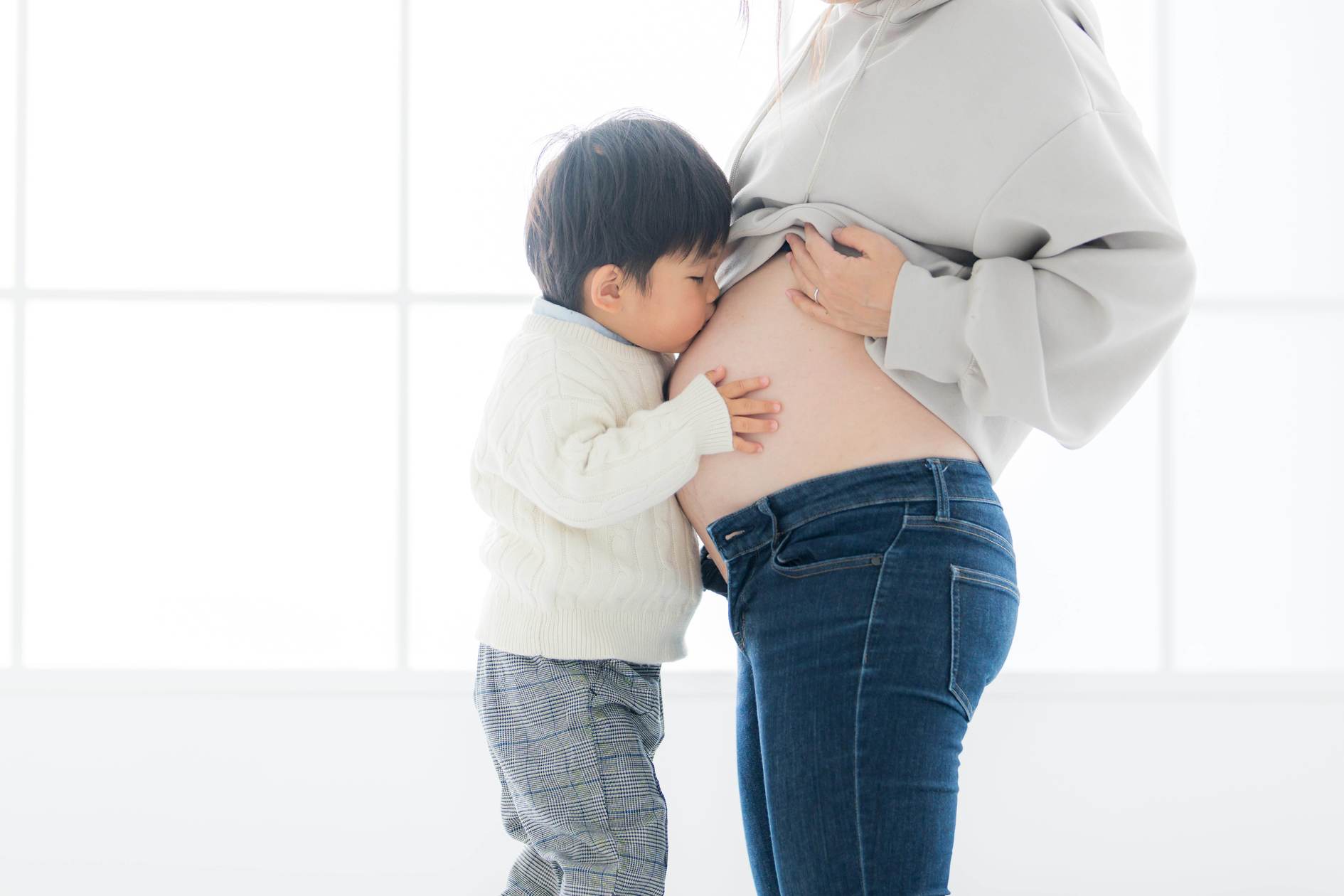 白を基調とした自然光豊かな撮影スタジオの写真8