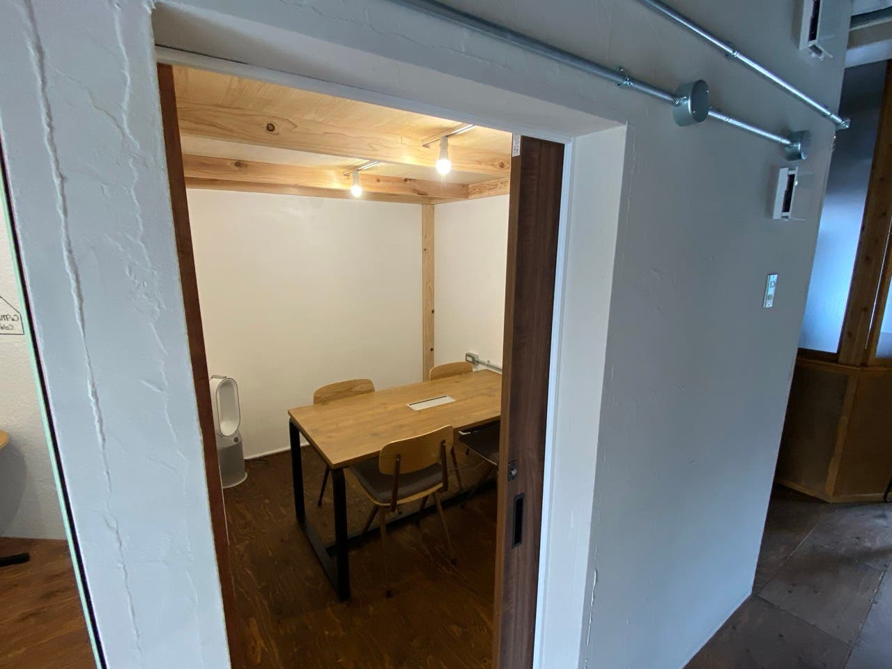 【会議室・小】別府駅徒歩３分！朝５時から営業！ミーティングやオンライン会議に最適！高速Wi-Fiあり、飲食持込OK。の写真5