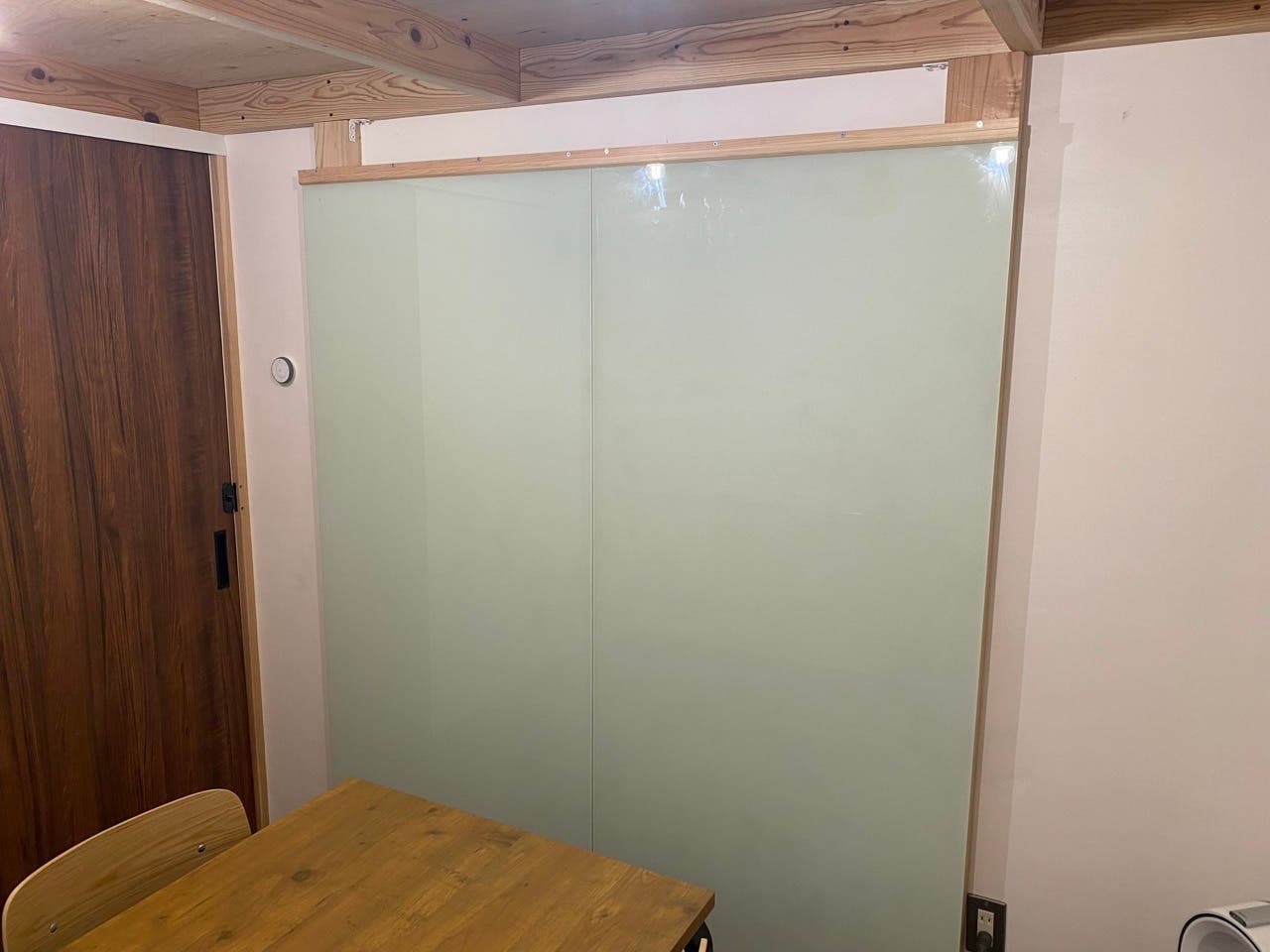 【会議室・小】別府駅徒歩３分！朝５時から営業！ミーティングやオンライン会議に最適！高速Wi-Fiあり、飲食持込OK。の写真6