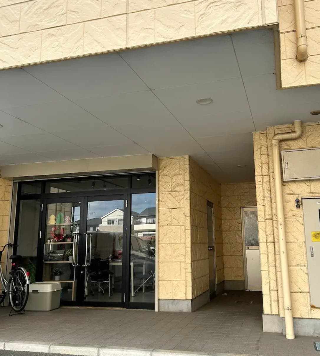 貸し会議室・ワークスペース・綺麗な個室・WiFi・大型モニター・ホワイトボード無料の写真2