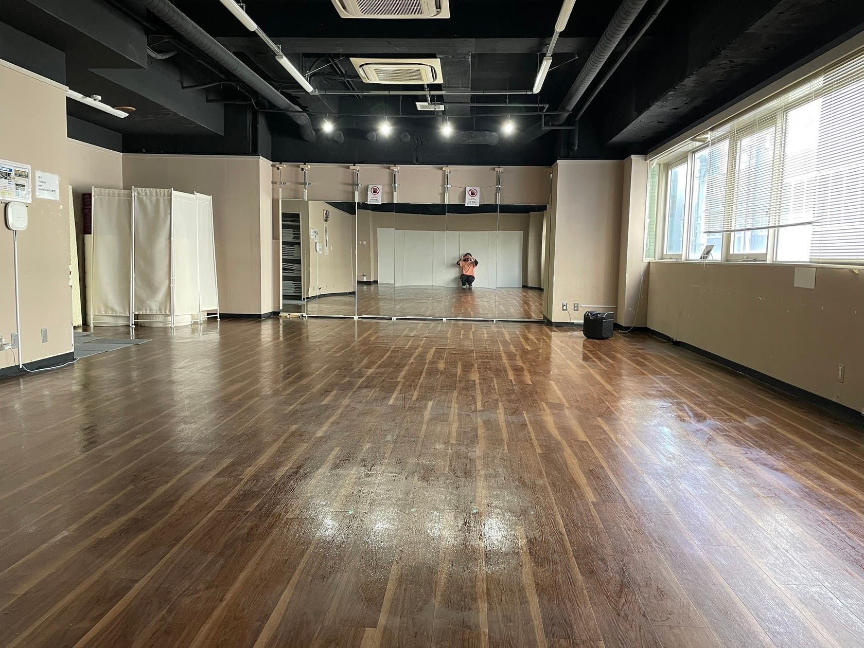 JR新宿駅南口より徒歩4分、THビル2階Aルームの写真4