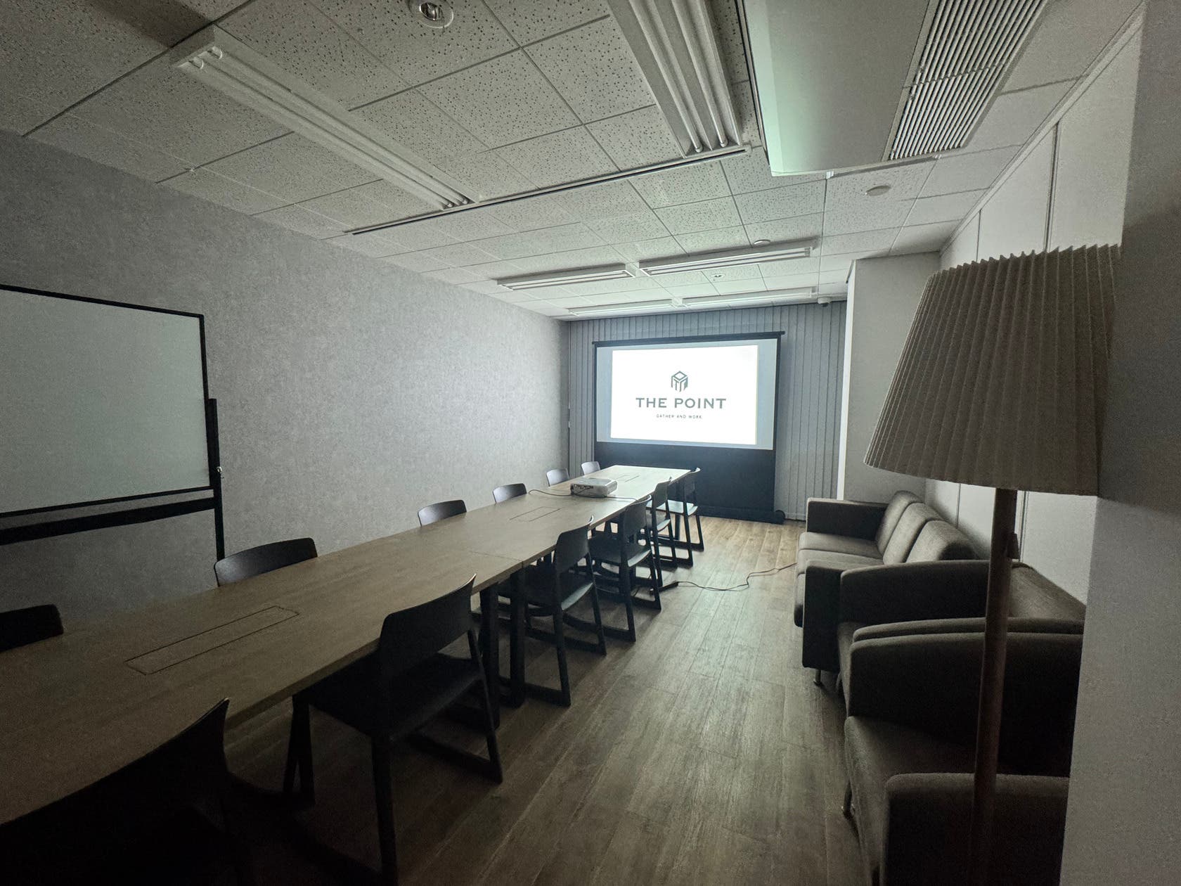 駅直結！新橋駅徒歩1分｜最大20名｜会議、ワークショップ、勉強会、ゲーム、控え室や懇親会に最適！レンタルスペース『ド・ゴール』の写真7