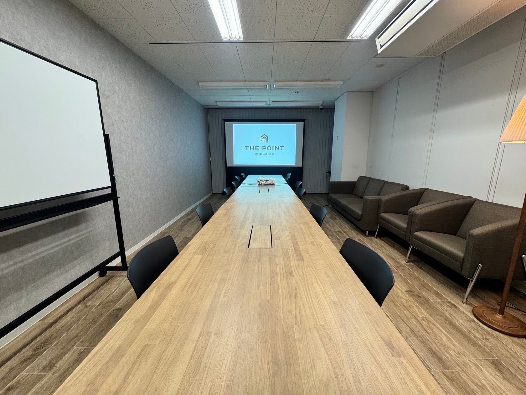 駅直結！新橋駅徒歩1分｜最大20名｜会議、ワークショップ、勉強会、ゲーム、控え室や懇親会に最適！レンタルスペース『ド・ゴール』の写真11