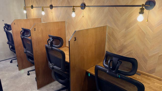 【個室ブース0】コーヒー無料☕️/高速Wi-Fi/専用コンセント/駅近5分 隠れ家カフェラウンジの写真5