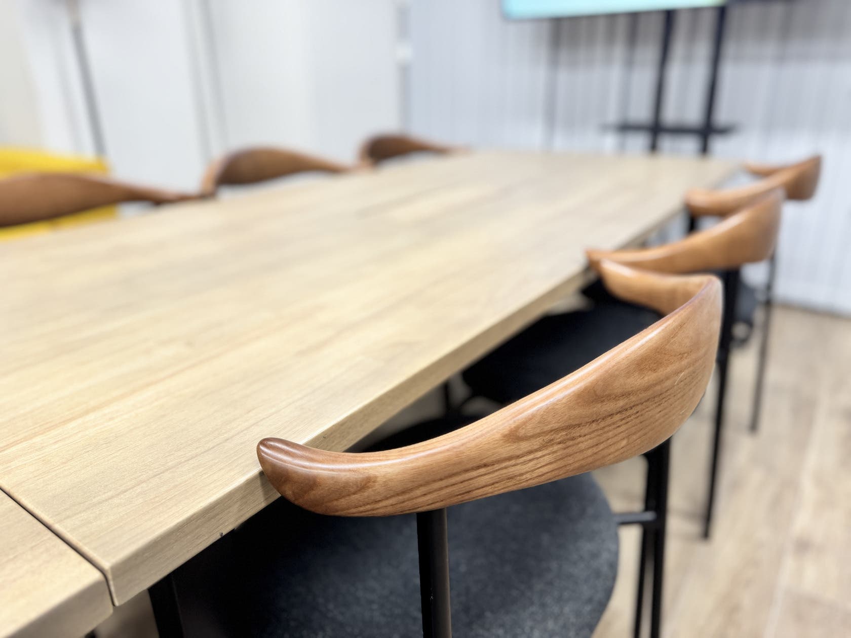 駅直結！新橋駅徒歩1分｜最大24名｜セミナー、ワークショップ、勉強会、控え室や懇親会に最適！レンタルスペース『エミール・ガレ』の写真12