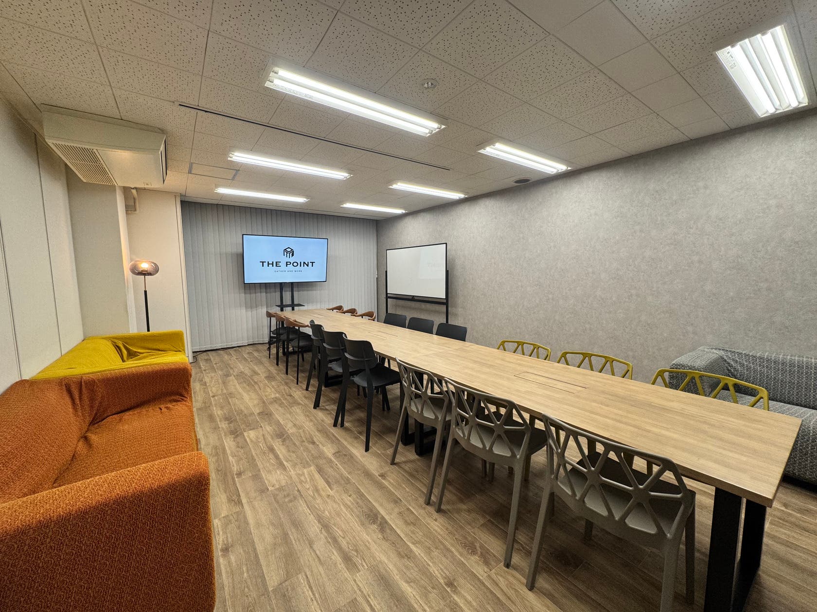 駅直結！新橋駅徒歩1分｜最大24名｜セミナー、ワークショップ、勉強会、控え室や懇親会に最適！レンタルスペース『エミール・ガレ』の写真18