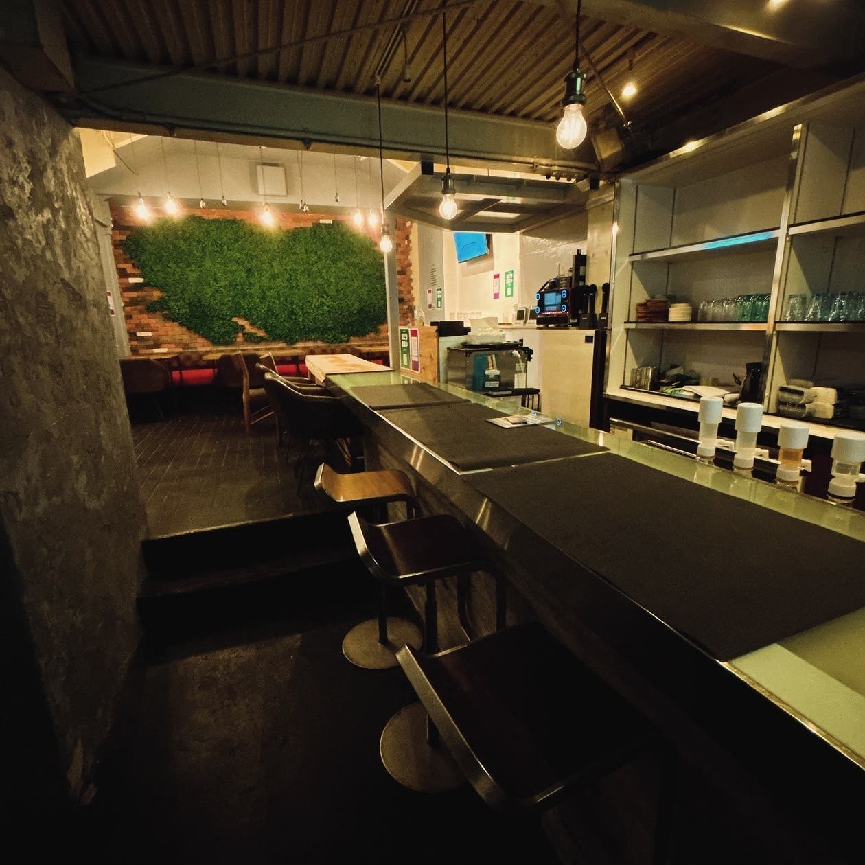 駅チカ！バースペース カラオケありの写真3