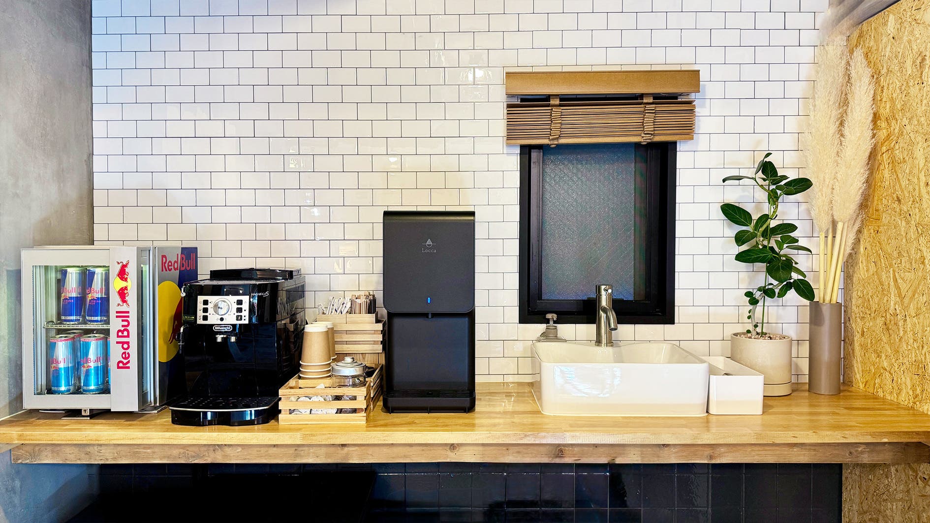 【ミーティングルーム】駅近5分 隠れ家カフェラウンジ☕️コーヒー無料/高速Wi-Fi/専用コンセントの写真6