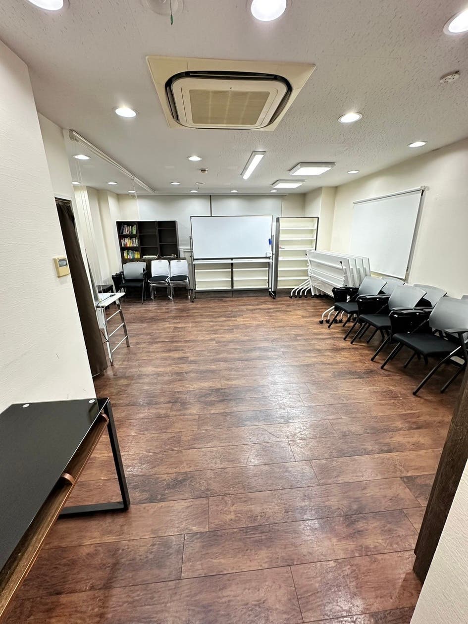 広島市中区三川町中央通り沿い！ZOOM会議やリモートでも使える会議室！  ・約１３坪のスペースでセミナーにピッタリ！の写真9