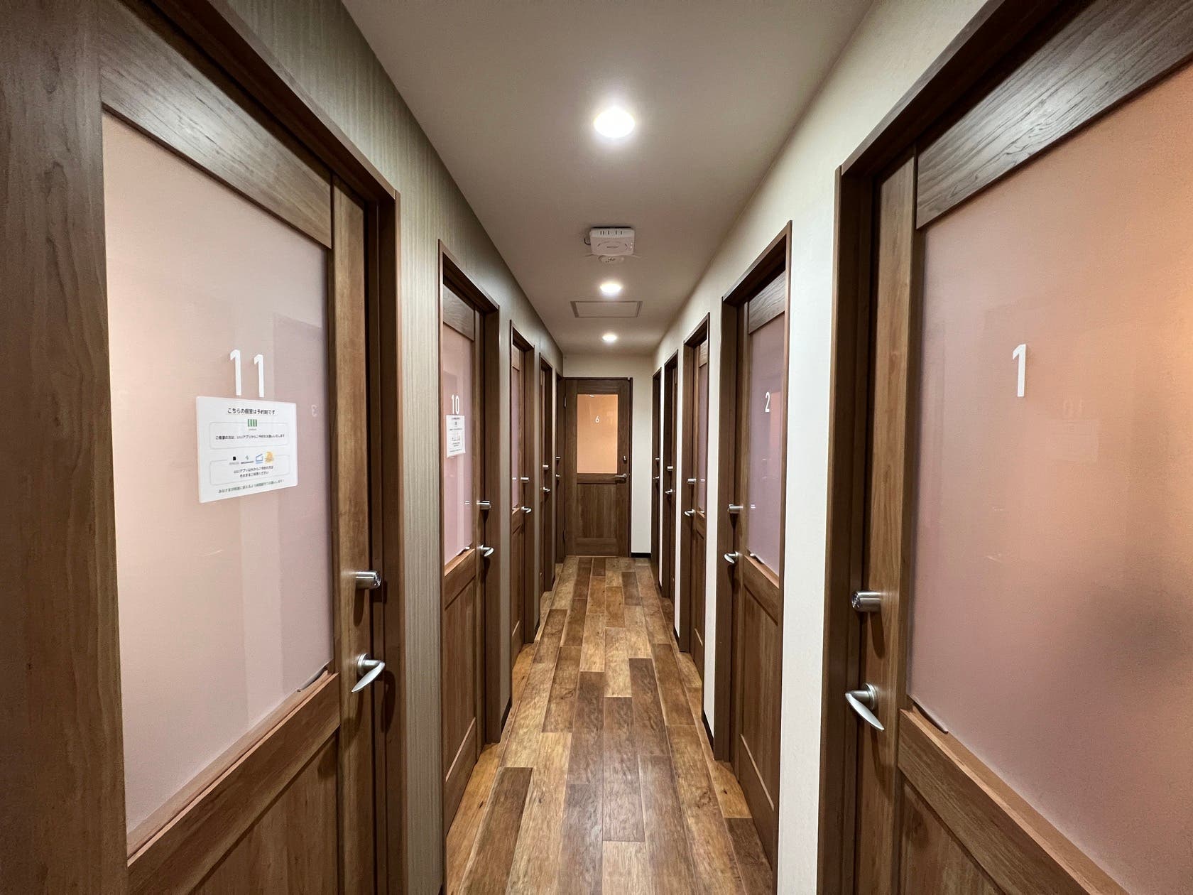 【¥330/30分！新宿駅から1分】モニター・フリードリンク付き1名個室（個室1）※予約時間前は入室不可の写真4