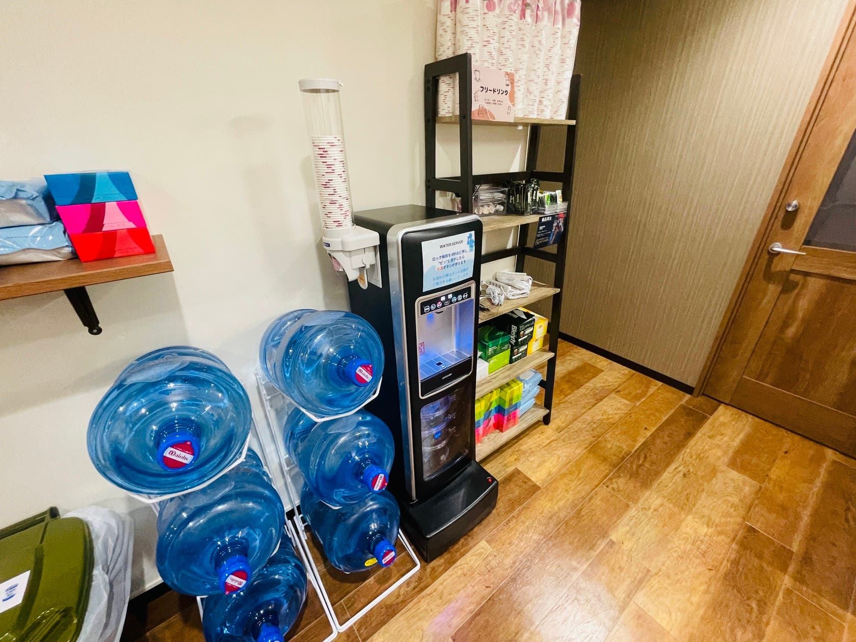 【¥330/30分！新宿駅から1分】モニター・フリードリンク付き1名個室（個室1）※予約時間前は入室不可の写真7