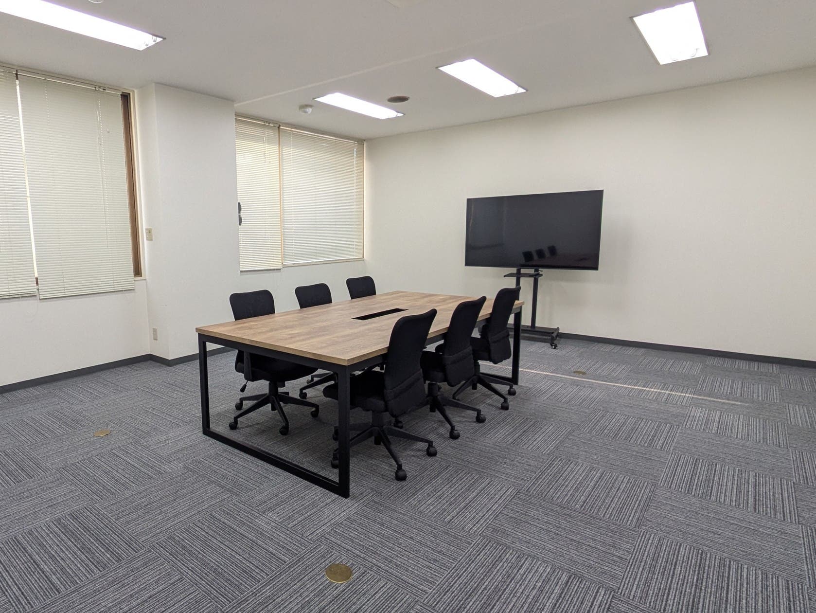 勾当台公園駅【402会議室】30分から利用できる！静かで落ち着いた環境◎　面接・面談に最適な貸し会議室の写真4