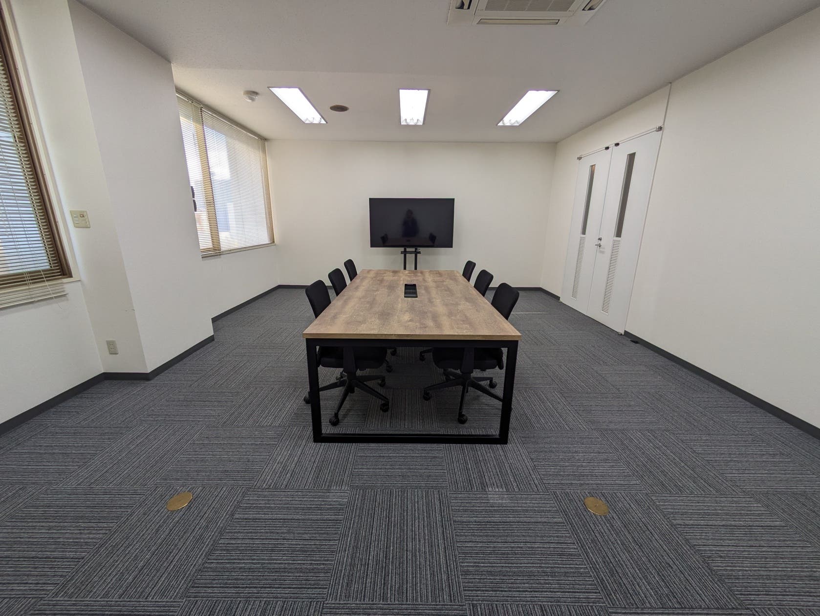 勾当台公園駅【402会議室】30分から利用できる！静かで落ち着いた環境◎　面接・面談に最適な貸し会議室の写真3