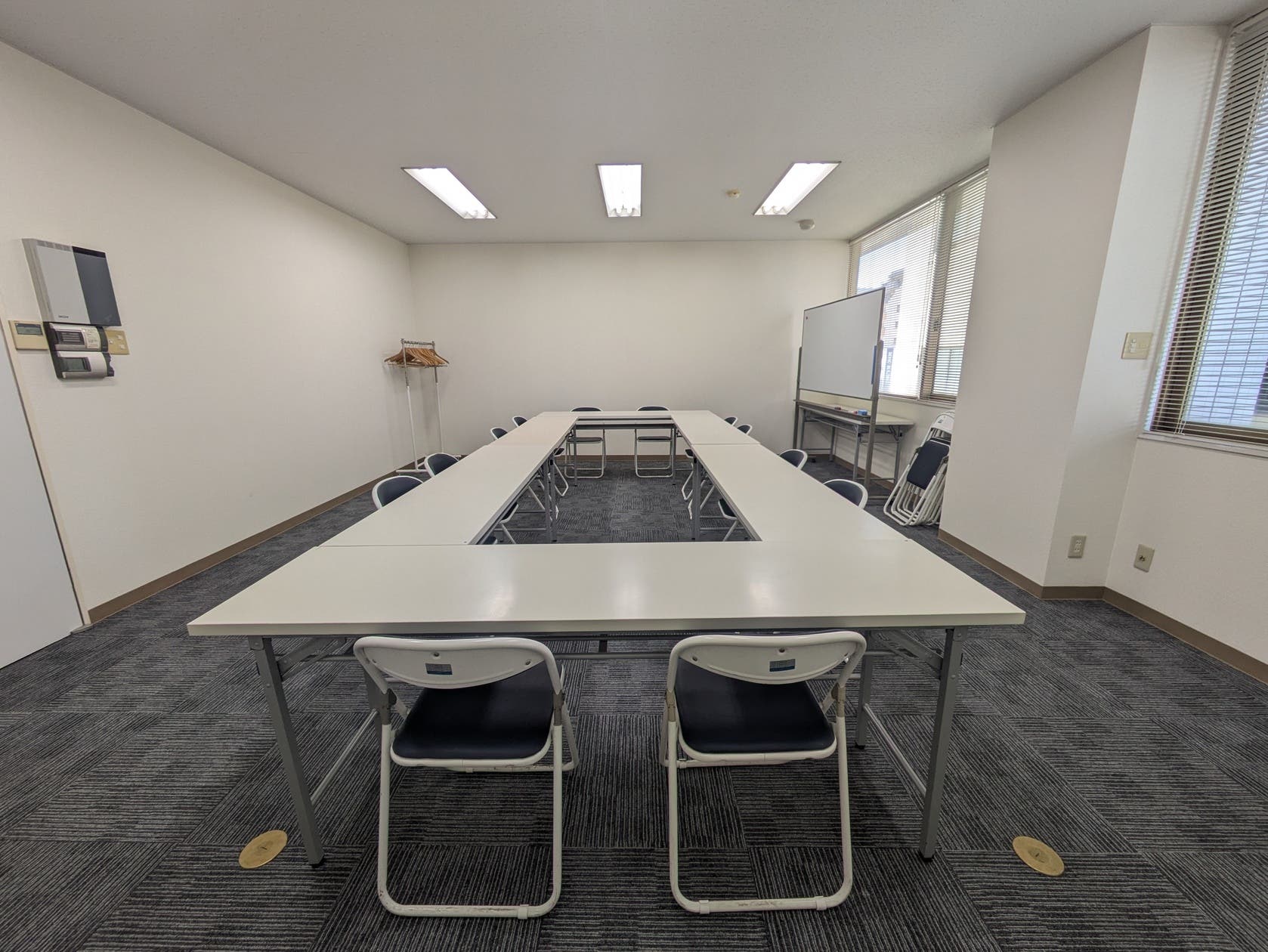 勾当台公園駅【502会議室】30分からOK！Wi-Fi貸出有り／ロの字型12名まで対応◎ 打ち合わせやワークショップにもの写真2