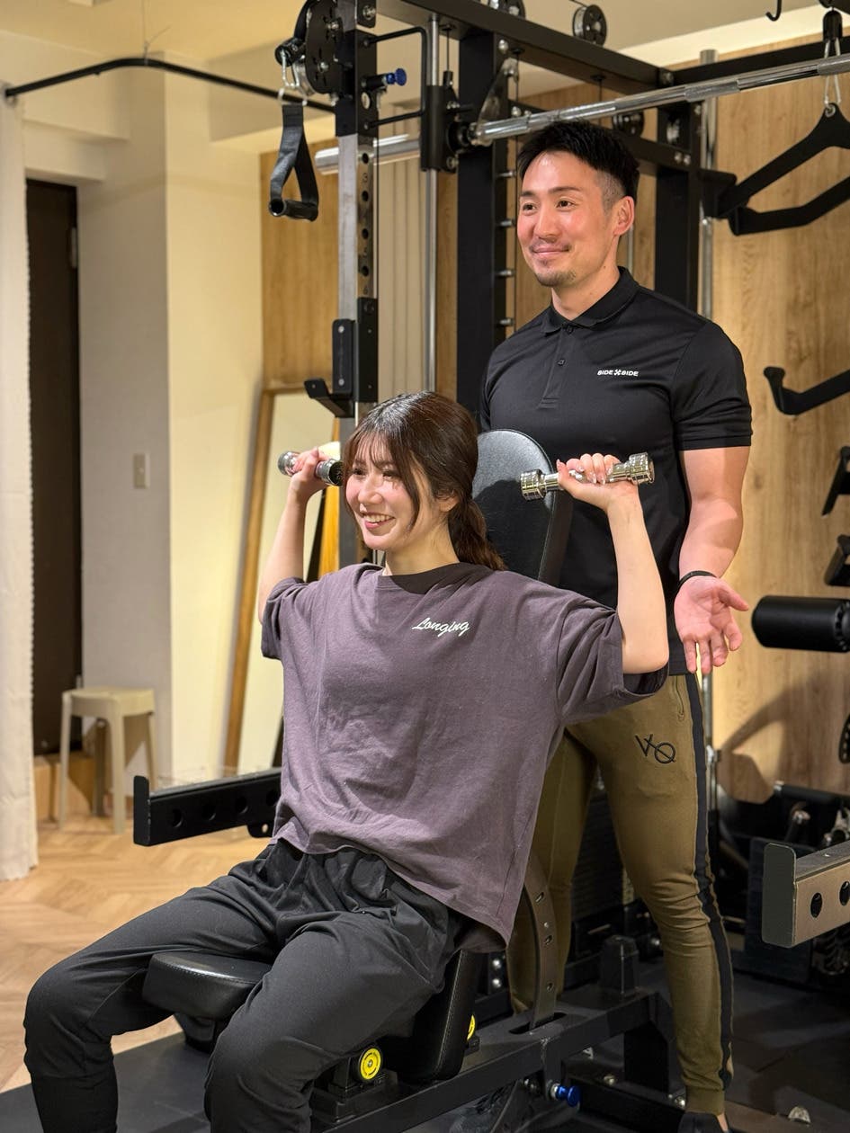 最新スミスマシン完備！可変式ダンベル40kgあり！東新宿徒歩3分、カフェのようなおしゃれなジム！の写真7