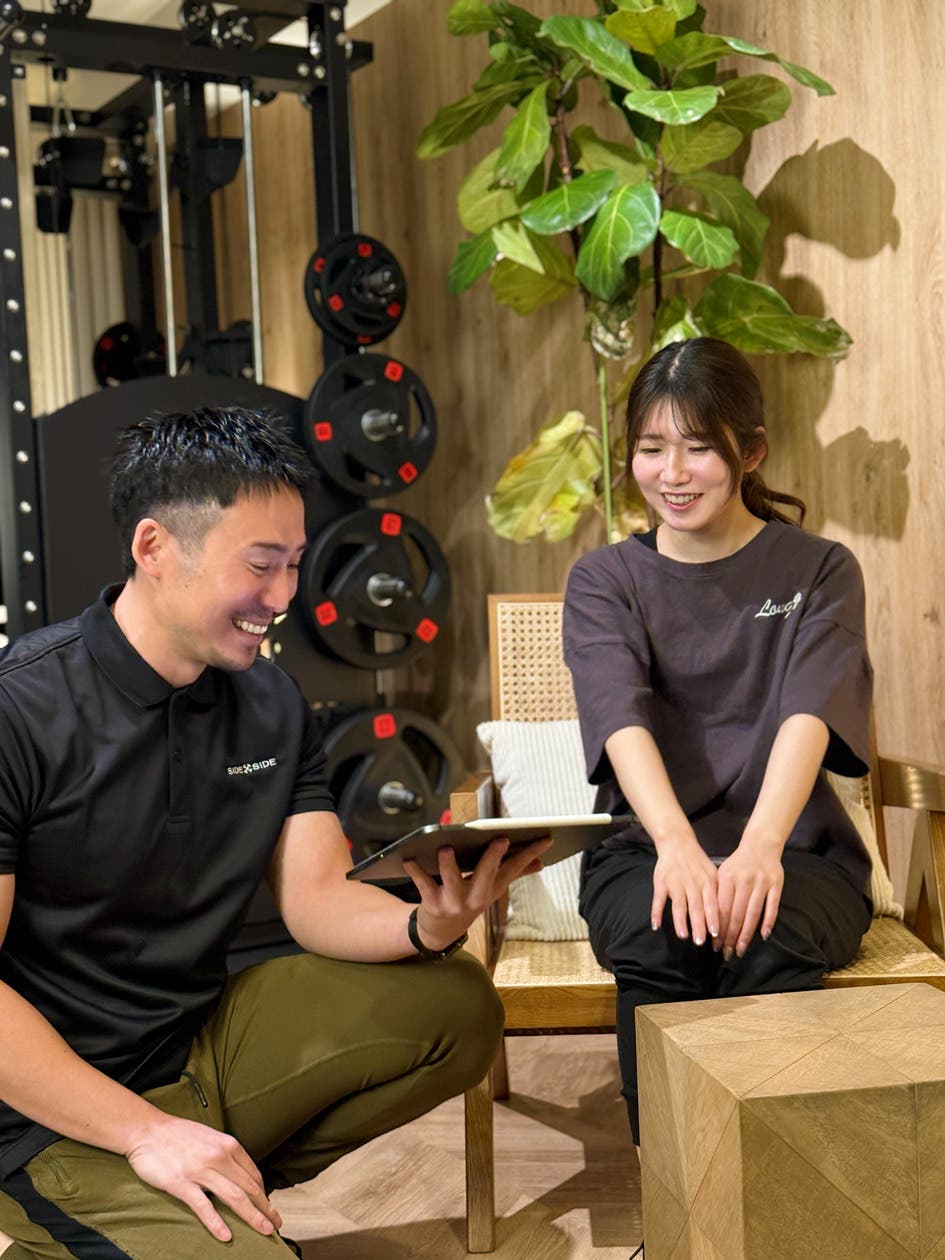 最新スミスマシン完備！可変式ダンベル40kgあり！東新宿徒歩3分、カフェのようなおしゃれなジム！の写真8