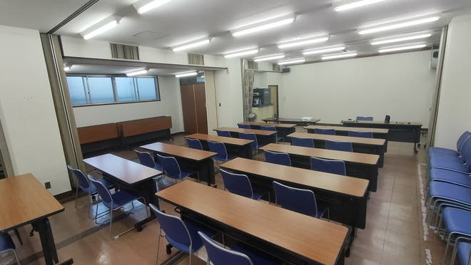 鶴見駅徒歩圏、利用用途自由な大型多目的レンタルスペースの写真2