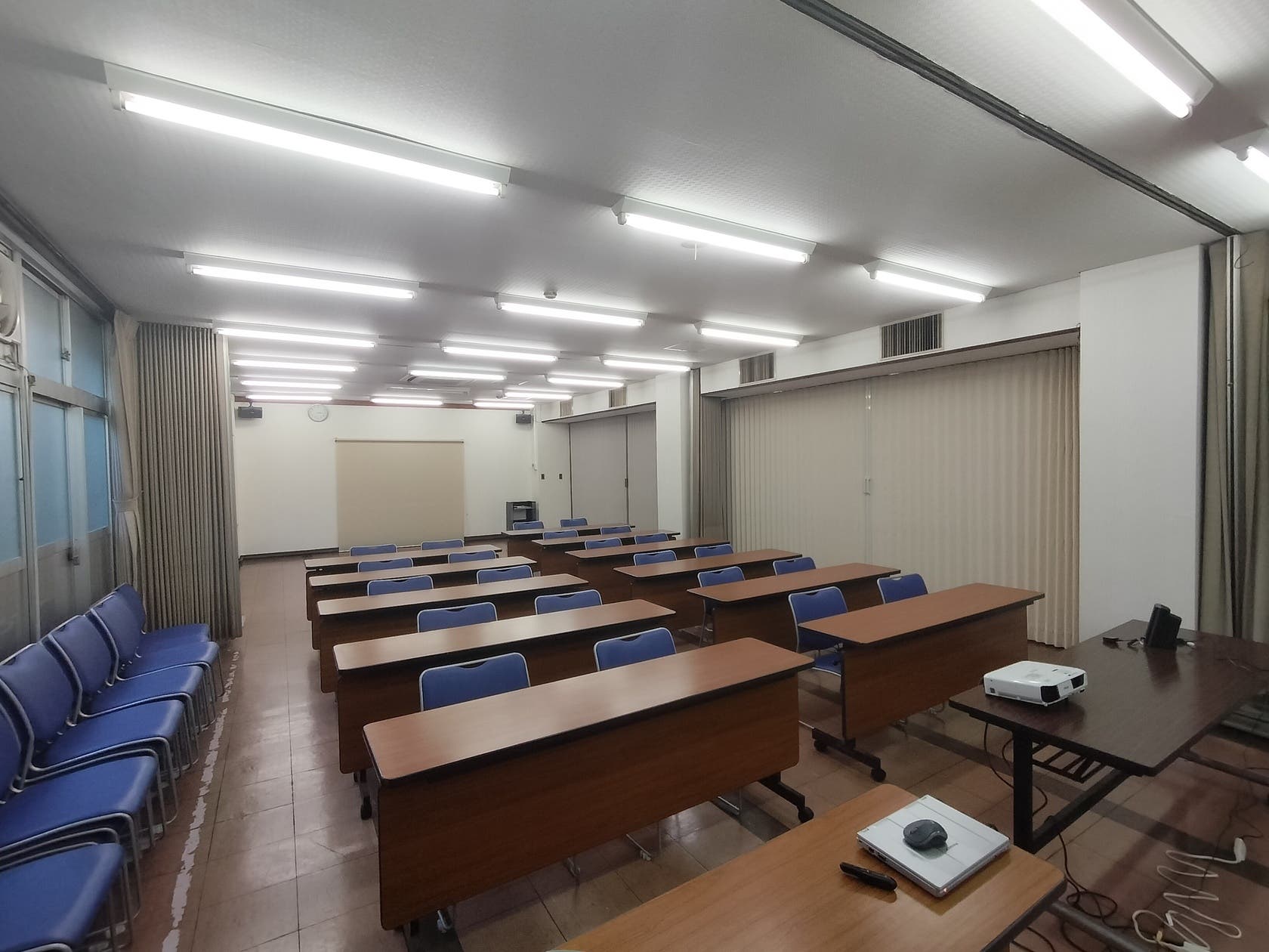 鶴見駅徒歩圏、利用用途自由な大型多目的レンタルスペースの写真6