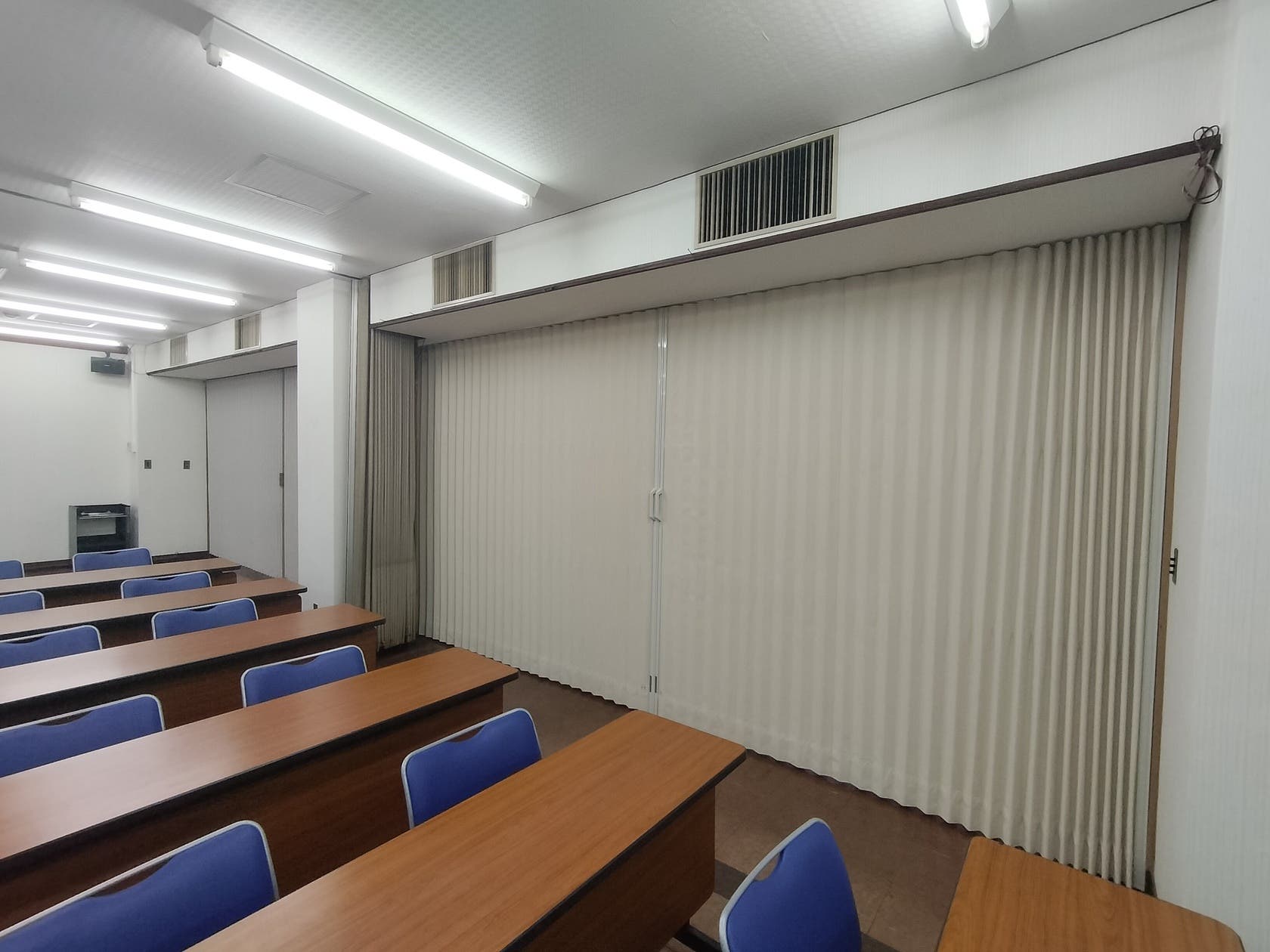 鶴見駅徒歩圏、利用用途自由な大型多目的レンタルスペースの写真7