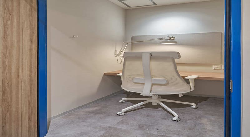 【大森駅直結アトレ内】WEB会議にも最適🌟フリードリンク付き1名防音個室（P-01）