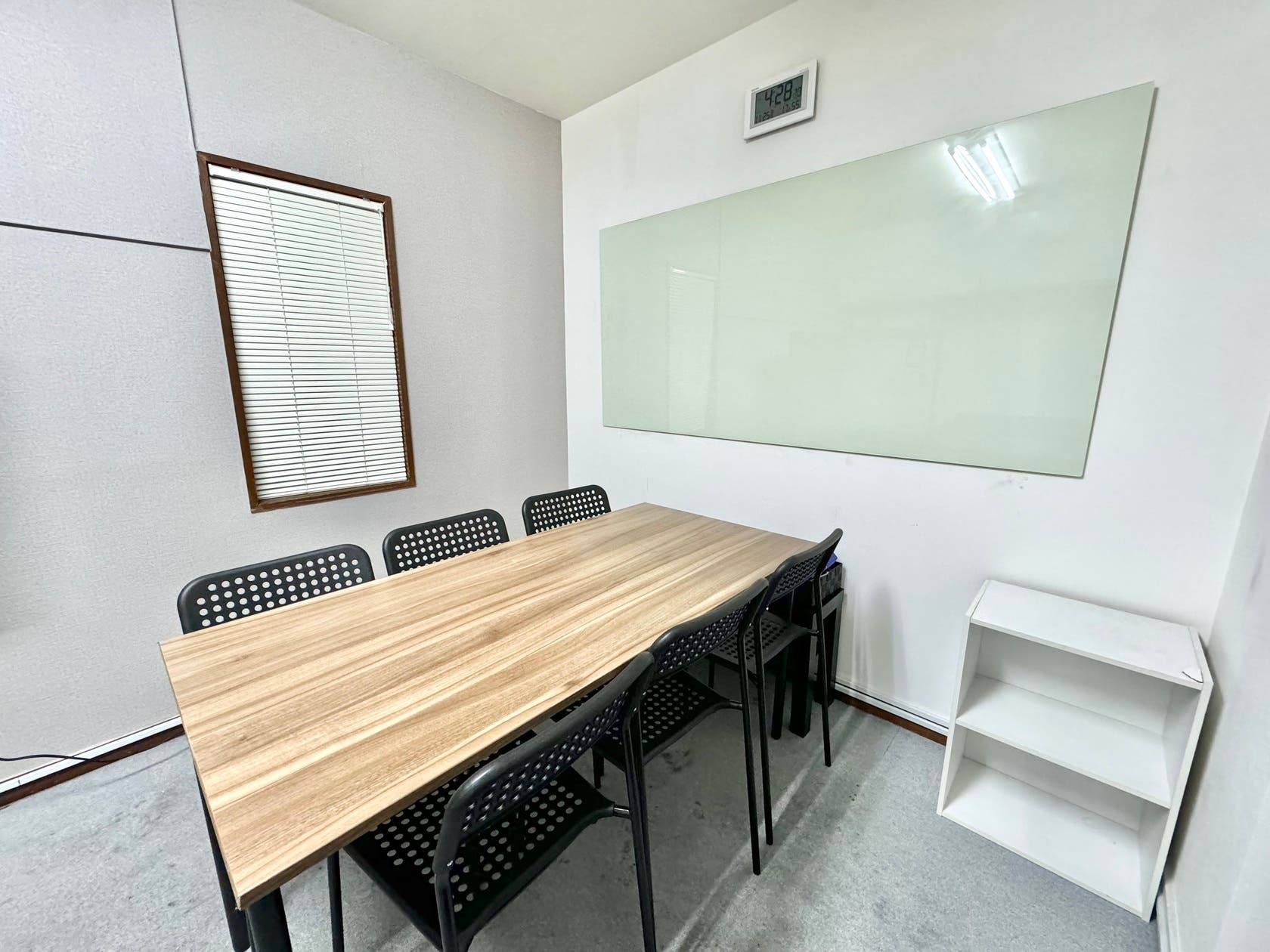 2025.1OPEN🎉心斎橋徒歩1分‼️定員10人👥商談や打ち合わせ、ミニセミナーに便利な貸し会議室✨モニター無料Wi-Fiありの写真9