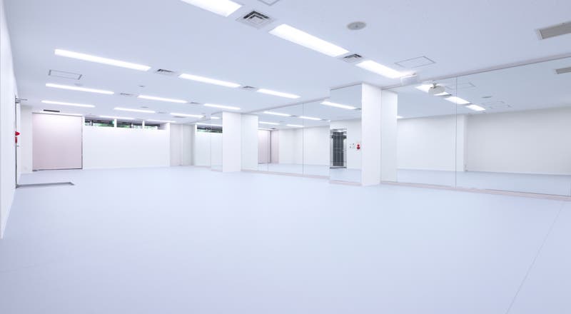 新宿近辺で広さ最大級のダンススタジオ！ワンフロア貸しなので、他の方との接触無し！